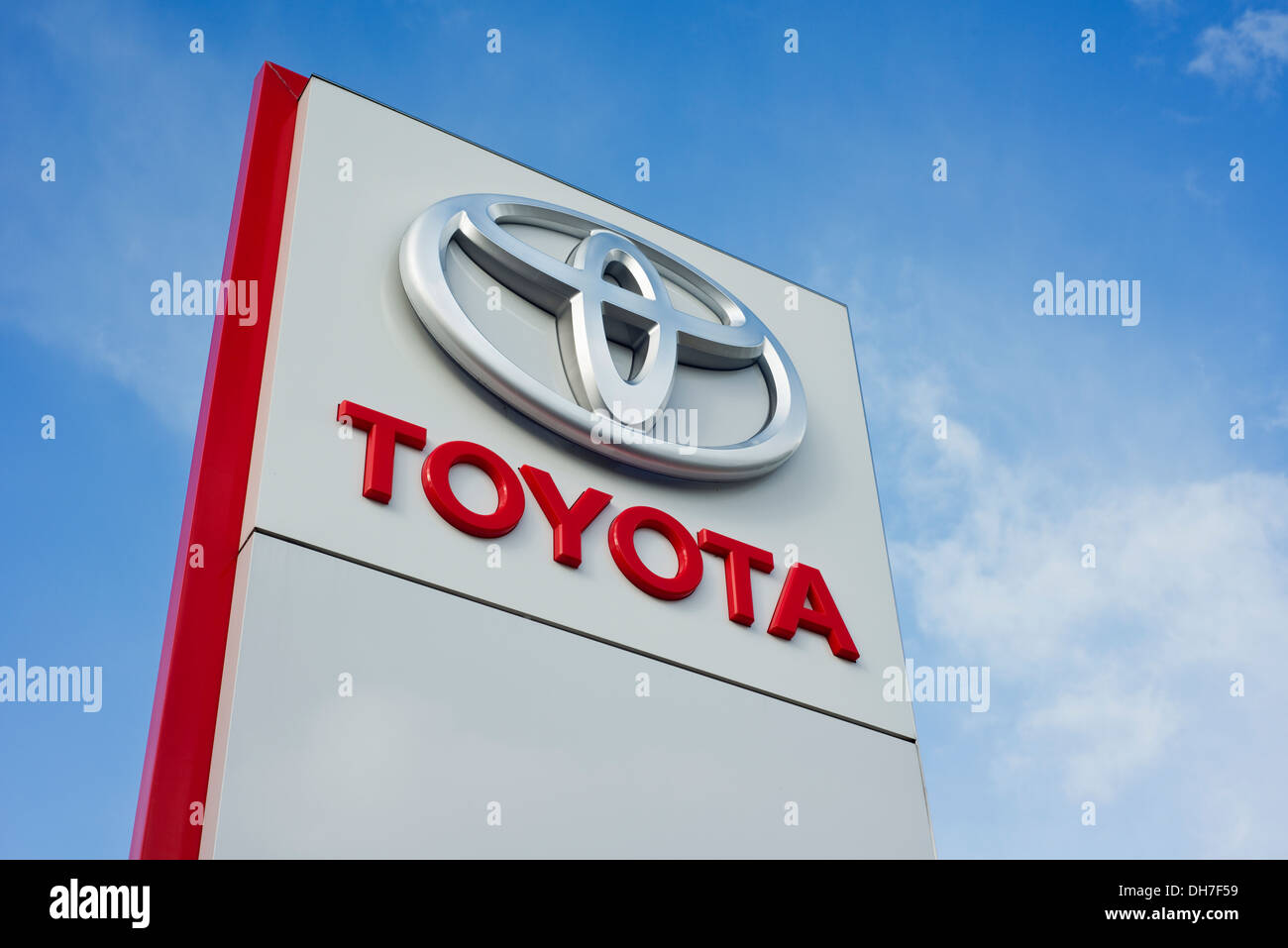 Sign outside a Toyota car dealership Stock Photo - Alamy