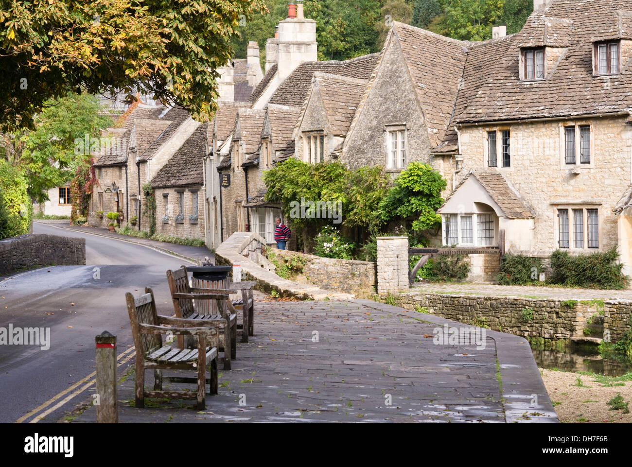 Riverside english village hi-res stock photography and images - Alamy