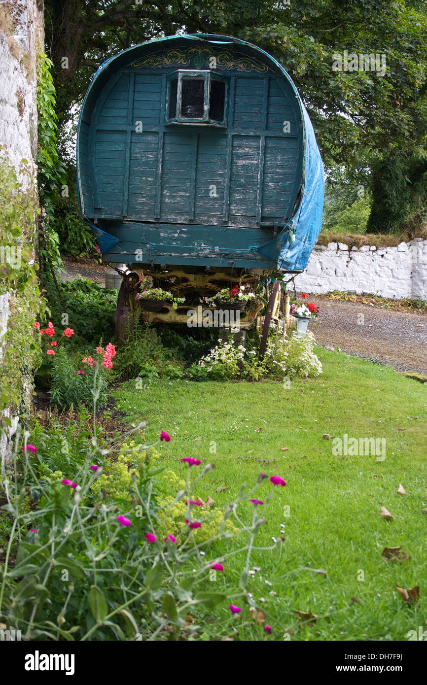 Old gypsy caravan hi-res stock photography and images - Alamy