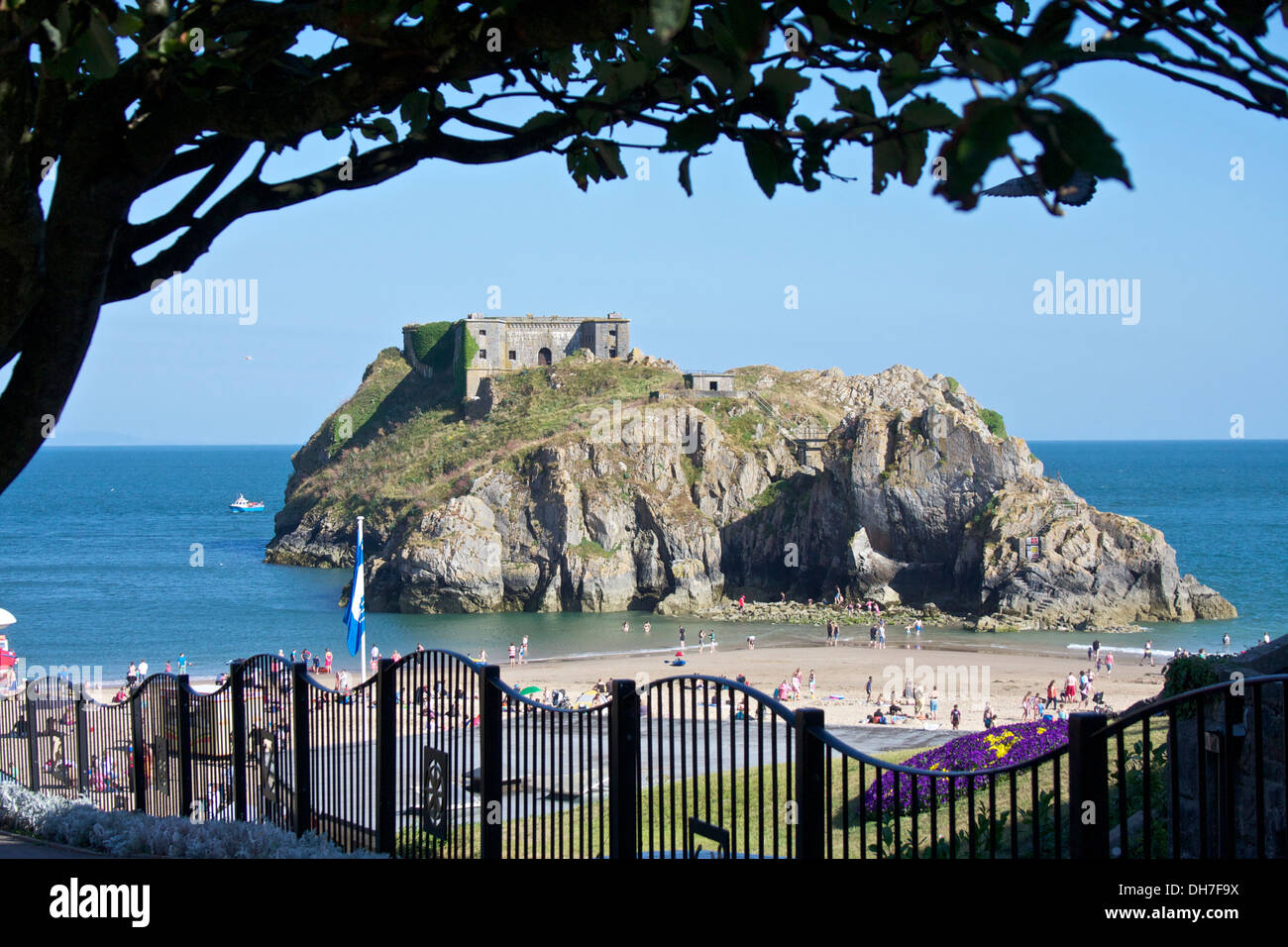 Tenby island hi-res stock photography and images - Alamy