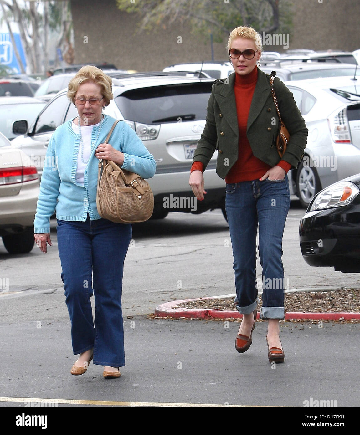 Katherine Heigl takes her mother Nancy for lunch in Shermon Oaks Los ...