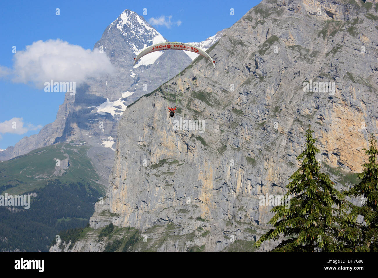 Hang glider mountains hi-res stock photography and images - Alamy