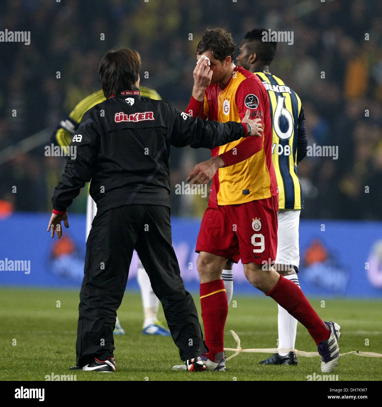 Johan Elmander Fenerbahce vs Galatasaray at Sukru Saracoglu Stadium in ...