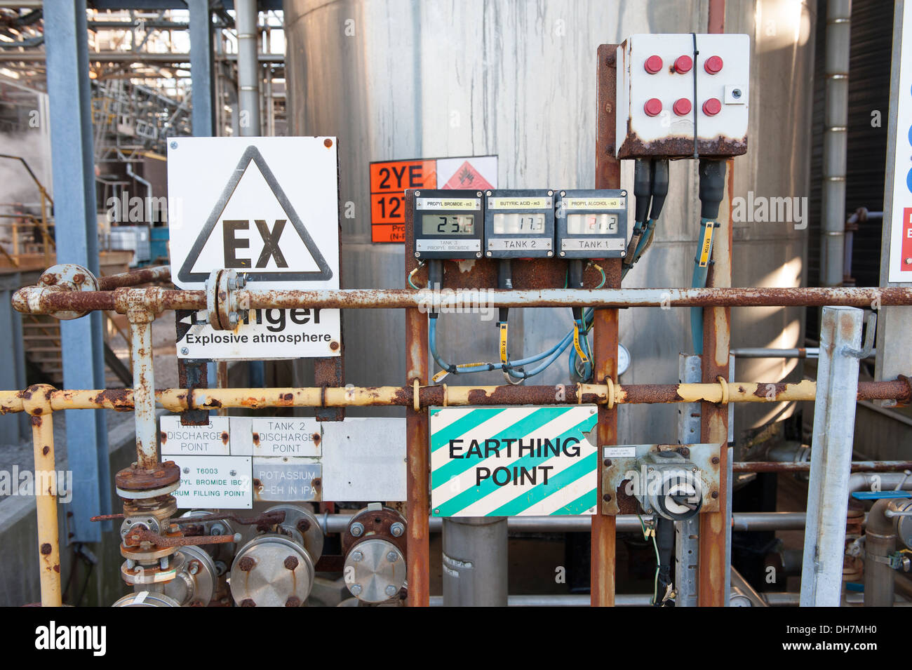 HAZMAT Chemical Loading Point Tanker Lorry Earthing Stock Photo - Alamy