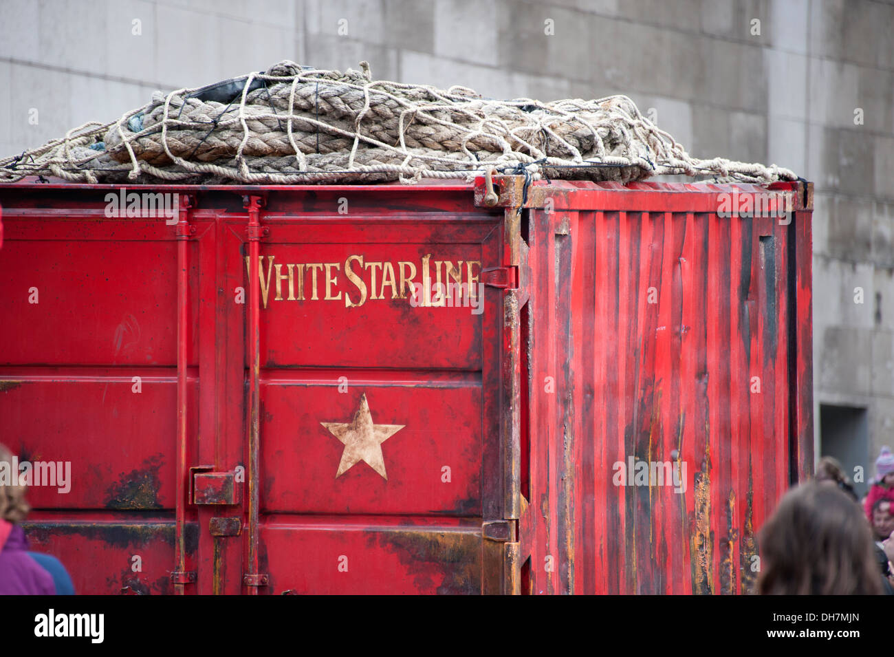 Shipping line hi-res stock photography and images - Alamy