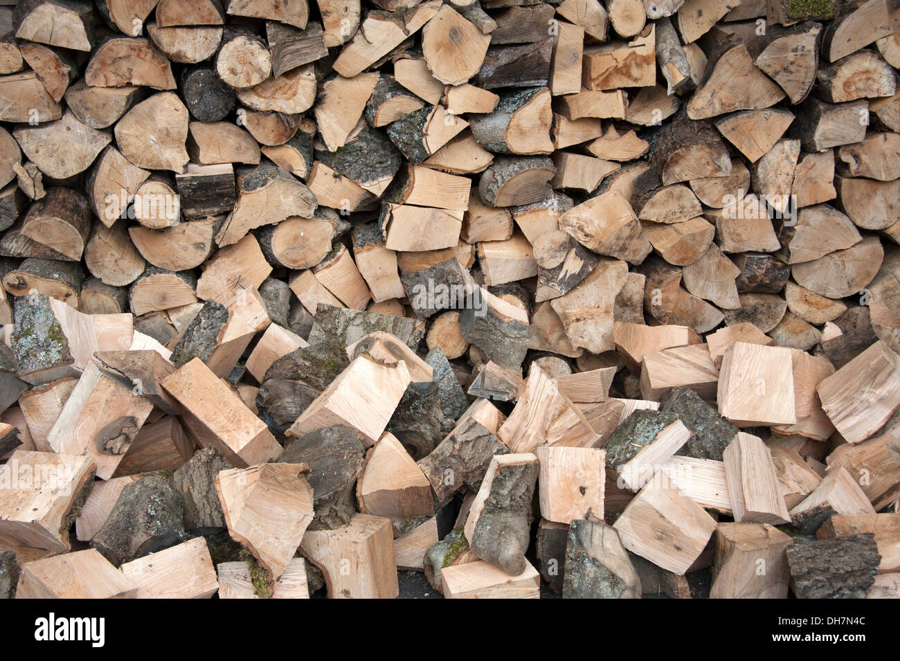 Logs chopped hi-res stock photography and images - Alamy