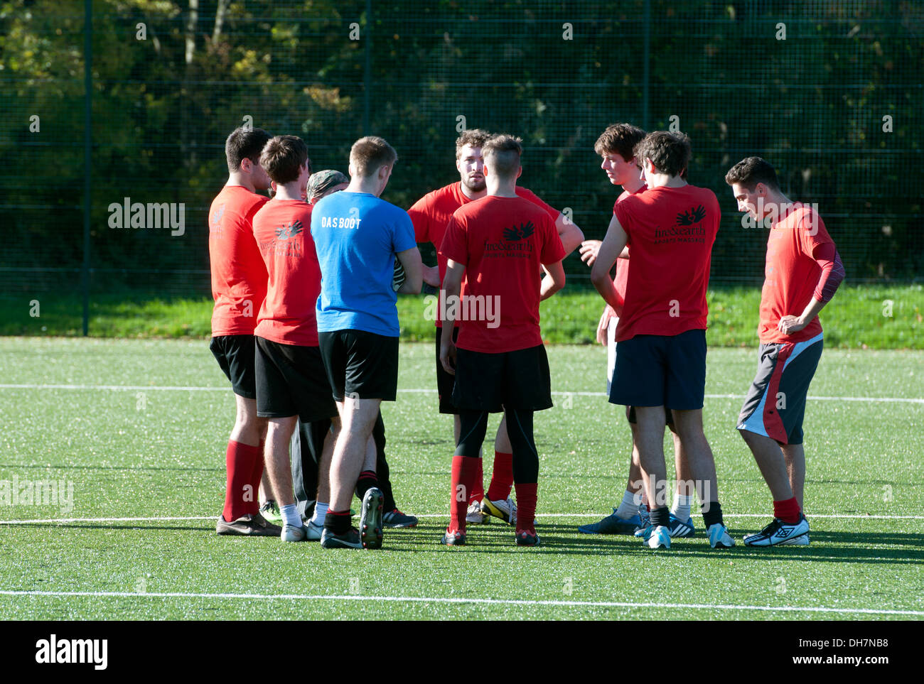 Team talk soccer hi-res stock photography and images - Alamy