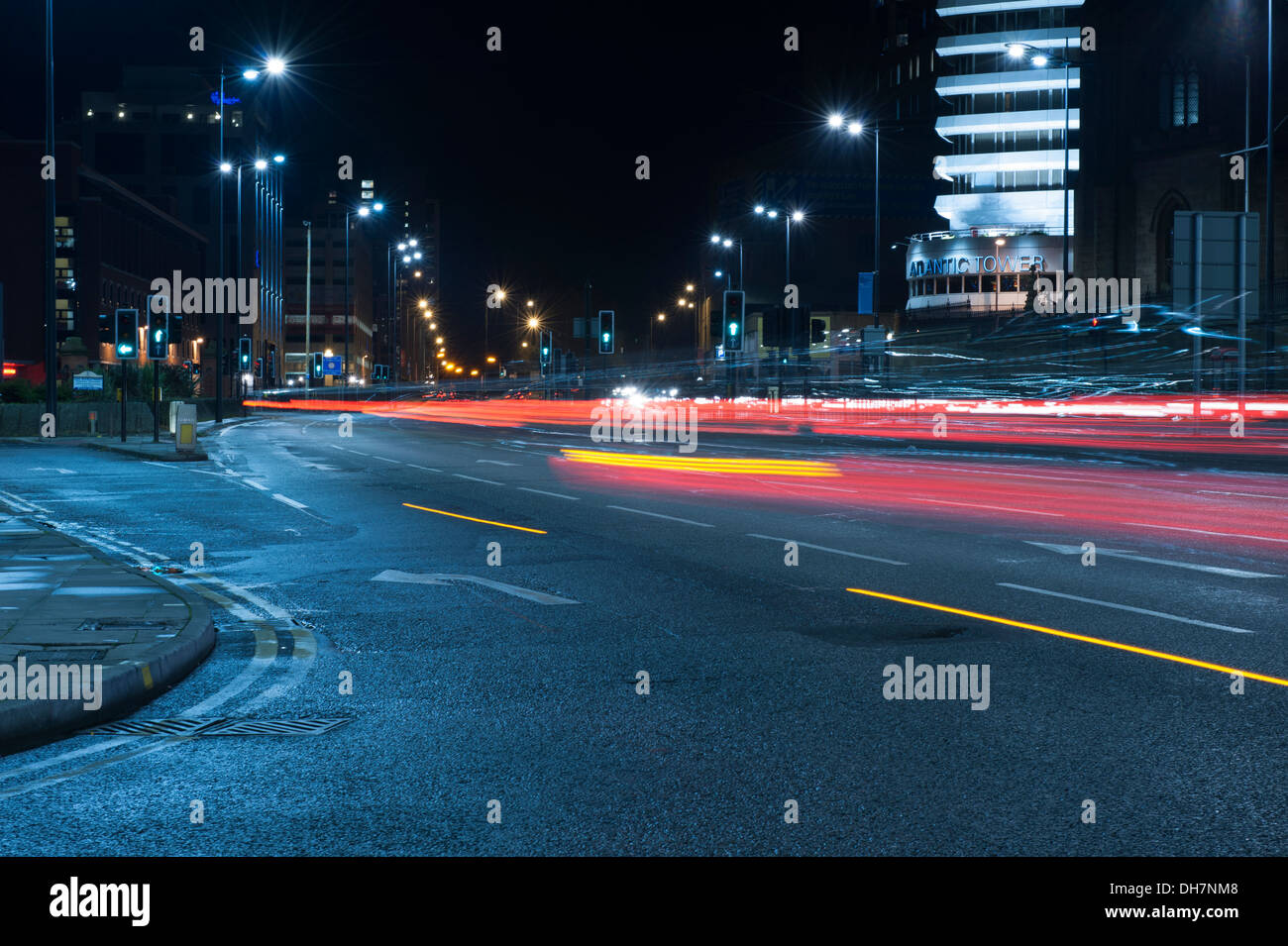 Empty road night hi-res stock photography and images - Alamy