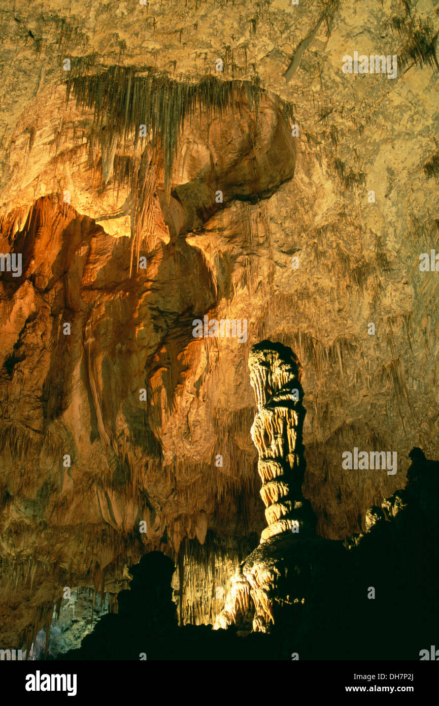 Caves and caverns hi-res stock photography and images - Alamy