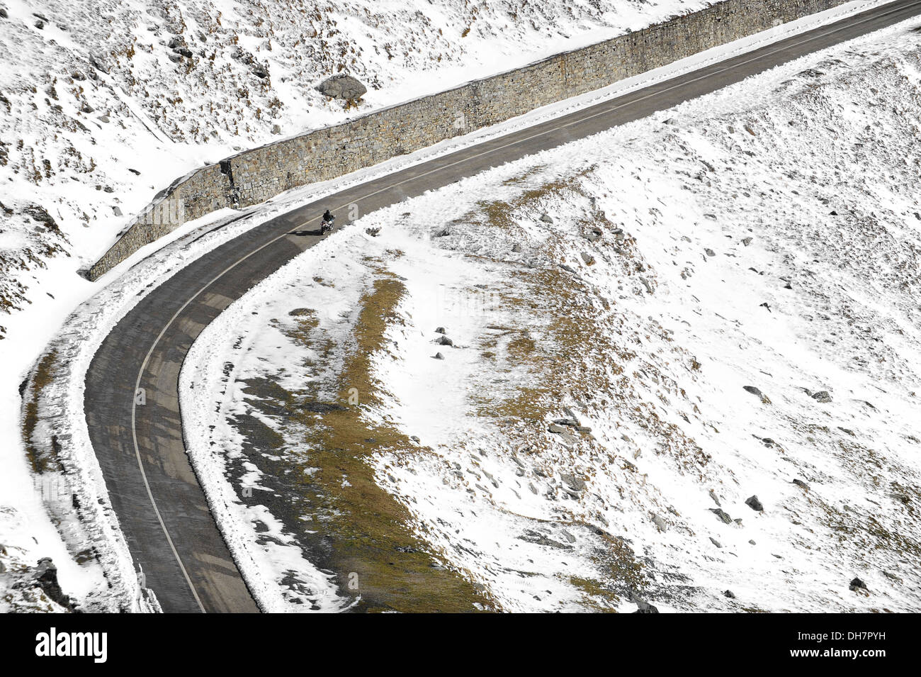 Motorcycle riding up mountain range hi-res stock photography and images ...