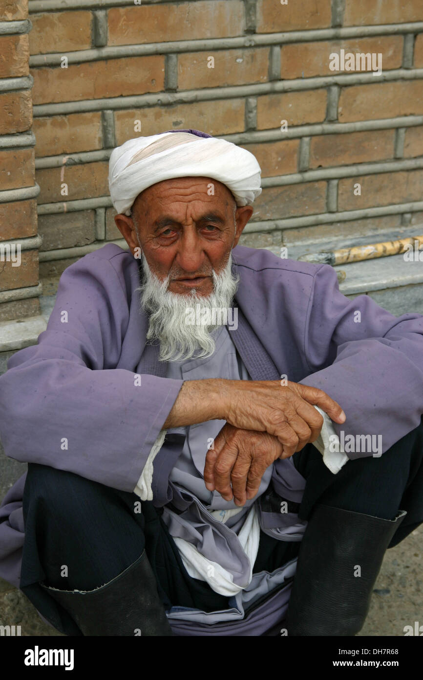 Traditional gentleman in Samarkand, Uzbekistan Stock Photo - Alamy