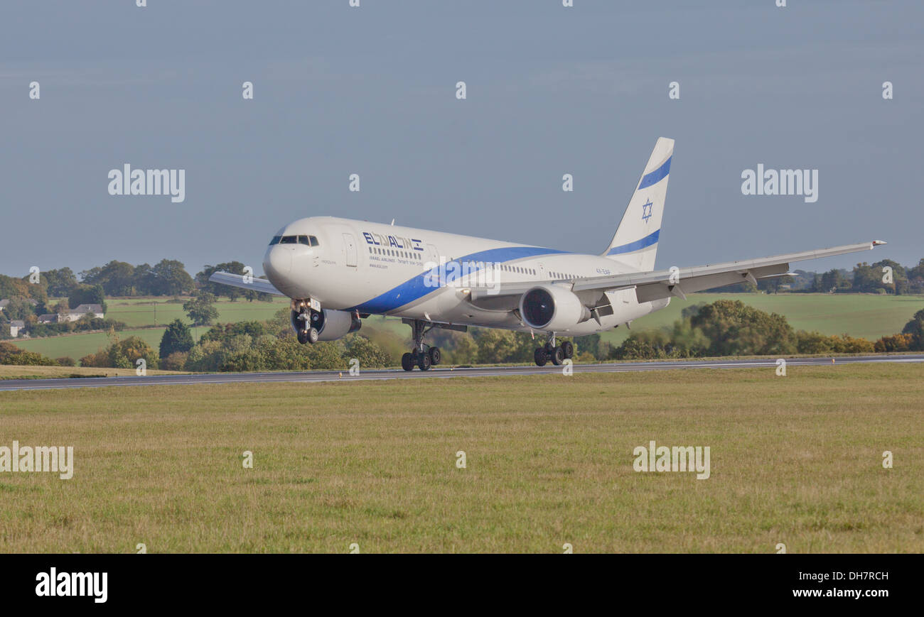 Pw4060 powered boeing 767 hi-res stock photography and images - Alamy