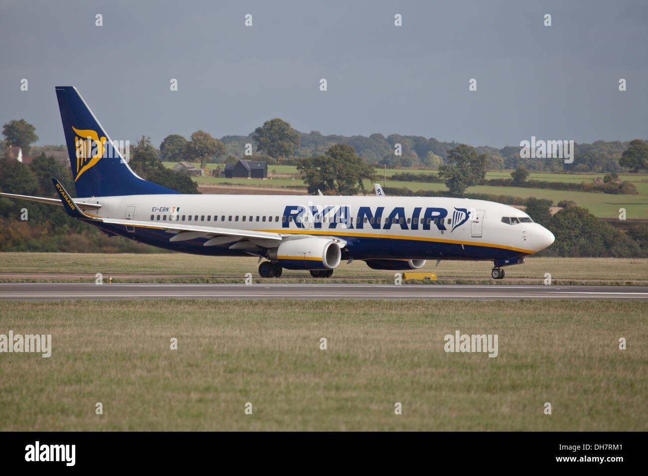 Ryanair Boeing 737 EI-EBN taxiing at London-Luton Airport LTN Stock ...