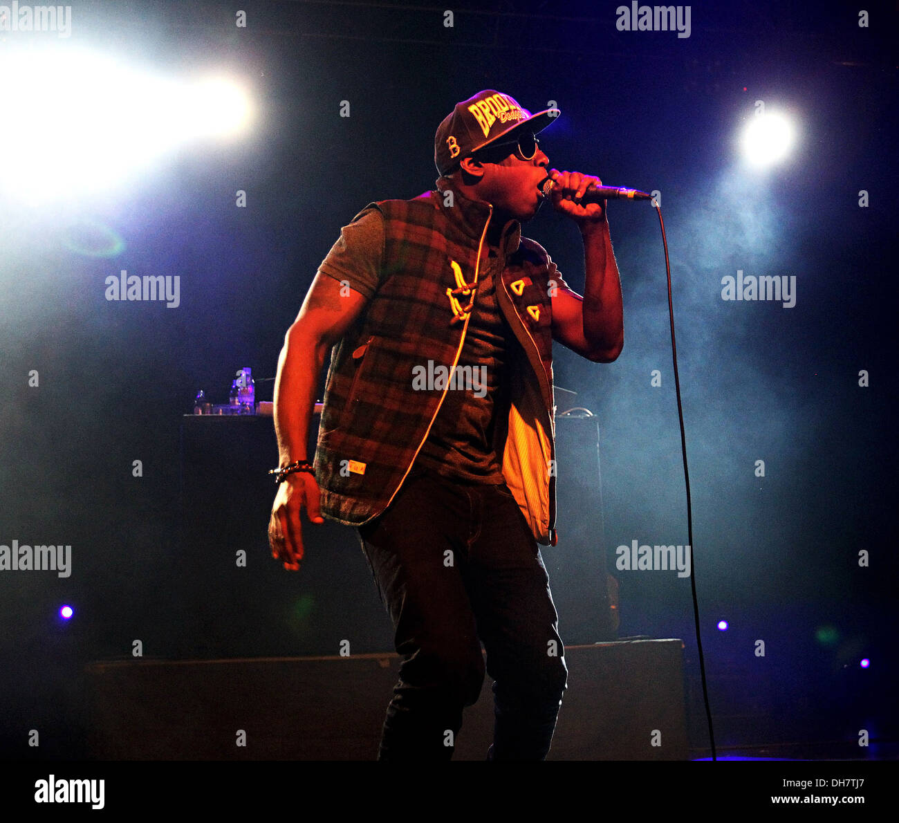 Brooklyn rapper Talib Kweli performing on stage at HMV Forum in Kentish ...