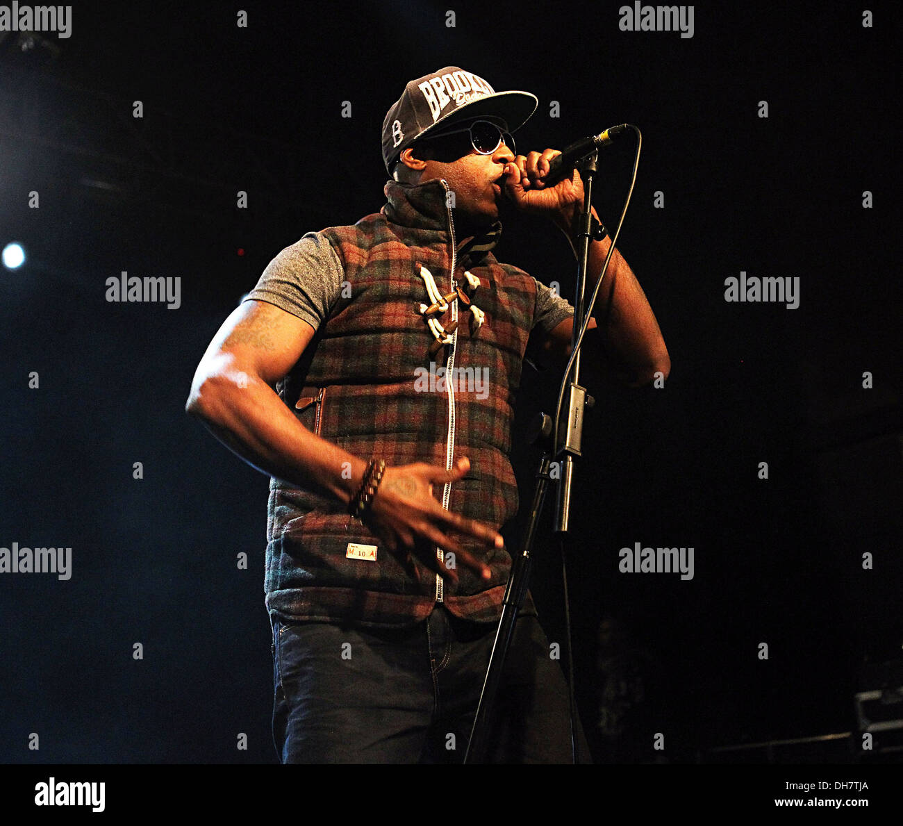 Brooklyn rapper Talib Kweli performing on stage at HMV Forum in Kentish ...