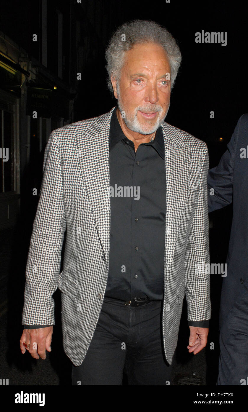 Tom Jones arriving at the oldest restaurant in London, Rules est. 1798 ...