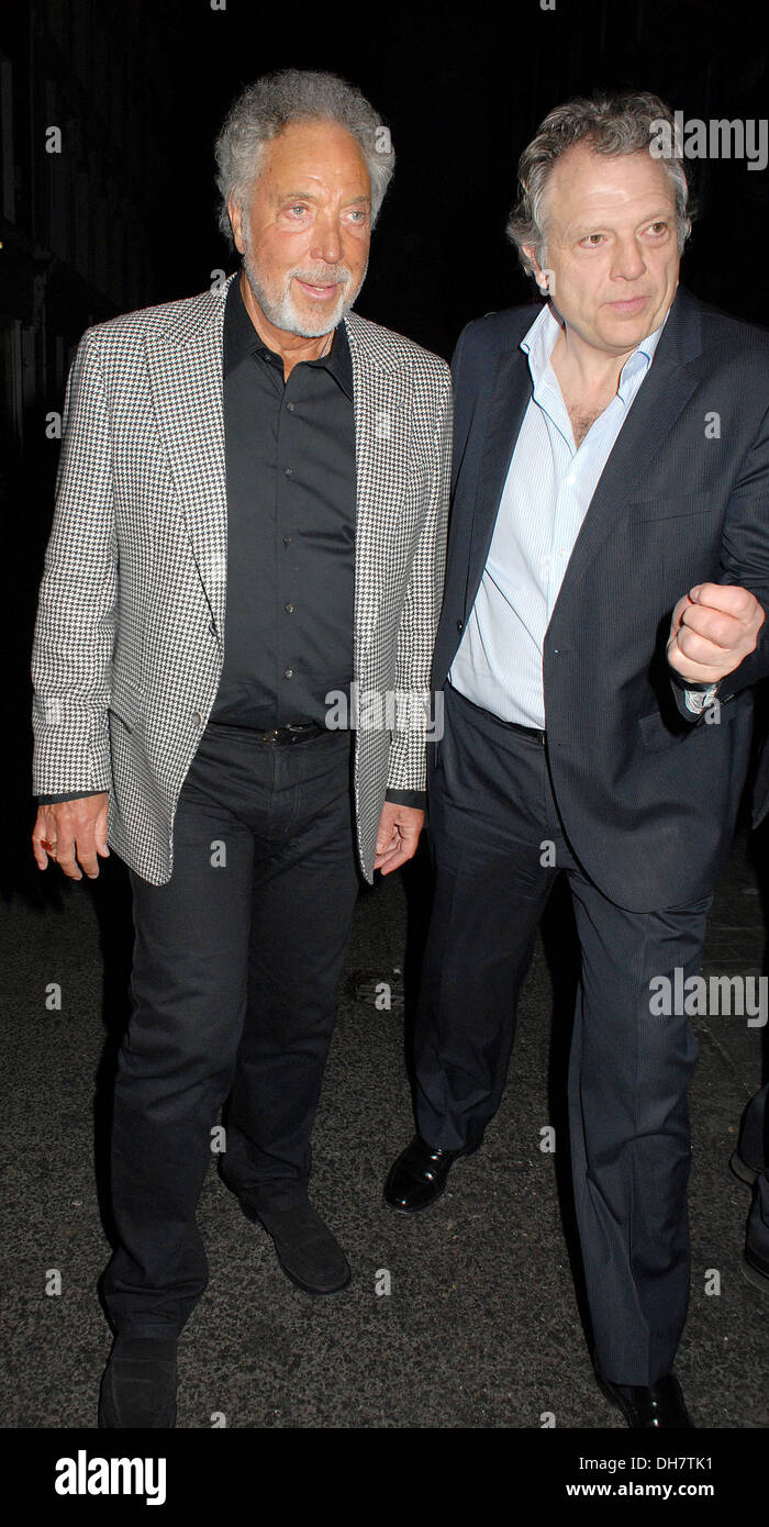 Tom Jones arriving at the oldest restaurant in London, Rules est. 1798 ...