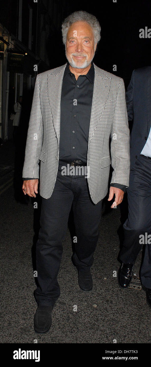 Tom Jones arriving at the oldest restaurant in London, Rules est. 1798 ...