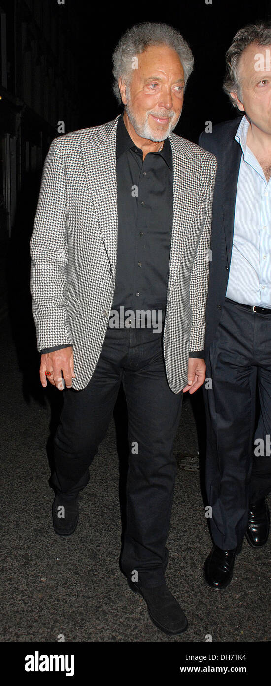 Tom Jones arriving at the oldest restaurant in London, Rules est. 1798 ...