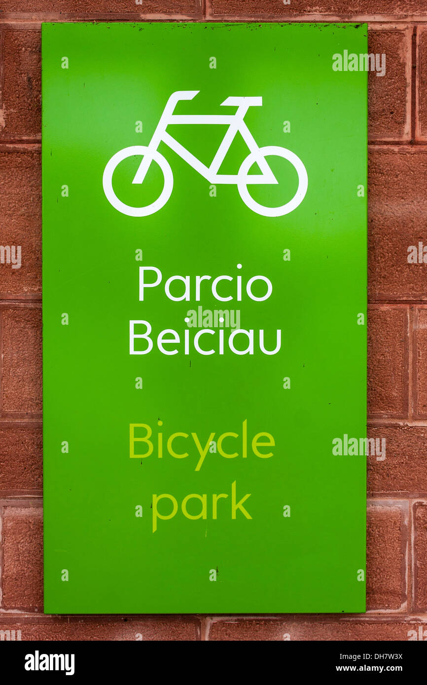 Cycle parking sign signs hi-res stock photography and images - Alamy