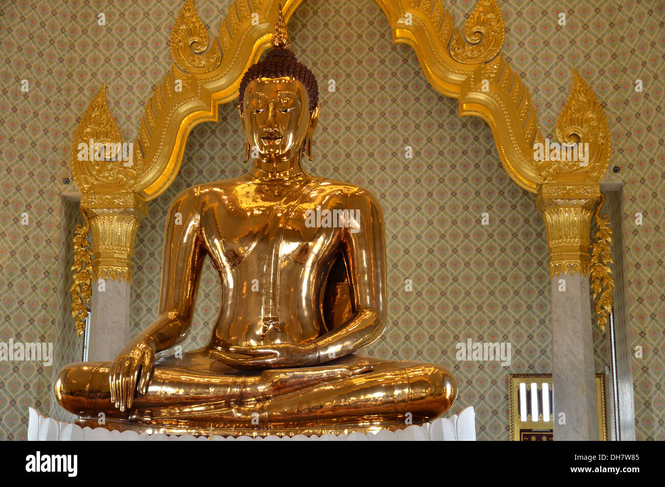 Pure golden Buddha in Traimit Wat Bangkok Thailand Stock Photo - Alamy