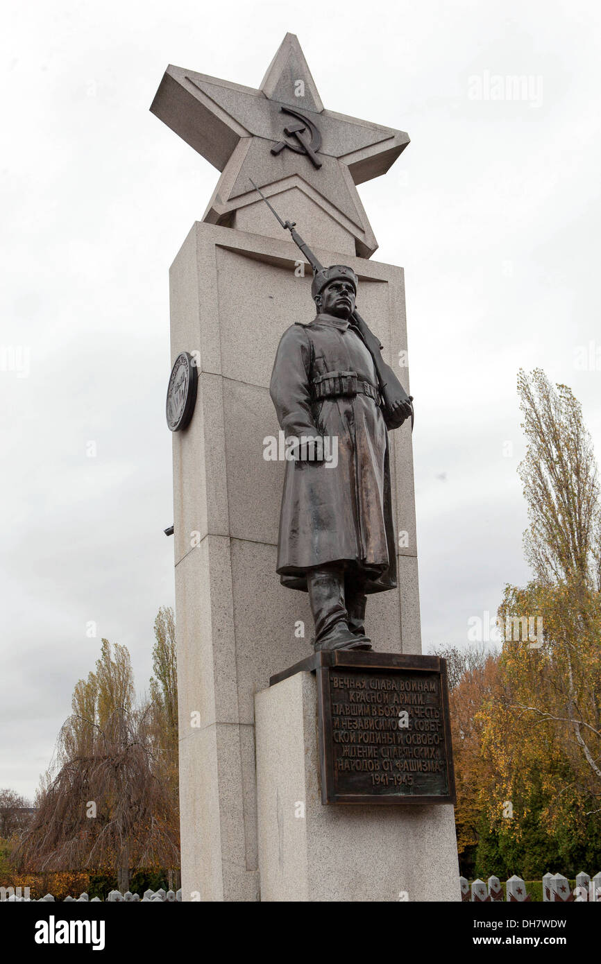 Cemetery of Russian soldiers in Olsany Prague Stock Photo - Alamy