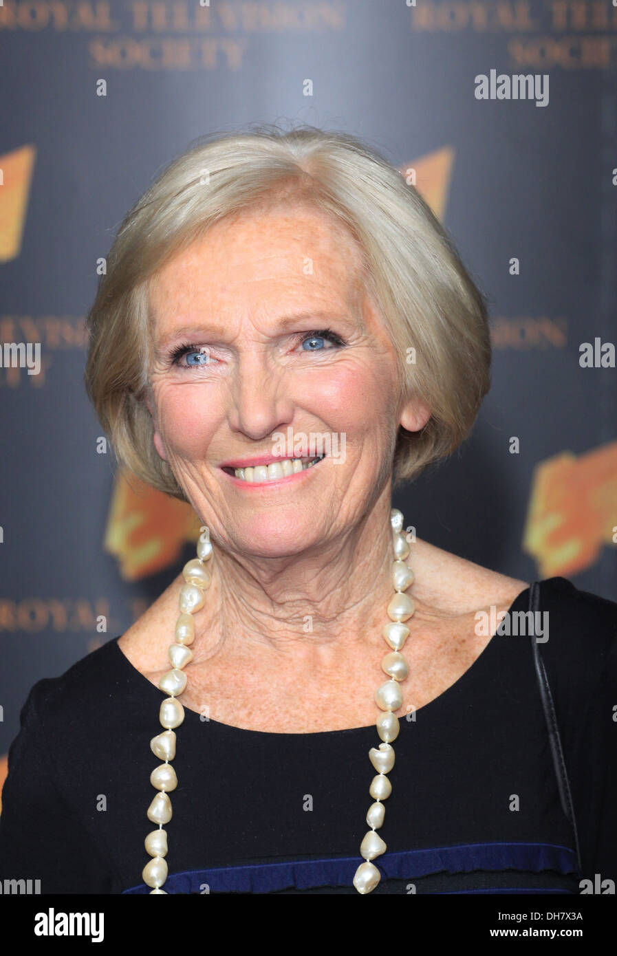 Mary berry portrait hi-res stock photography and images - Alamy