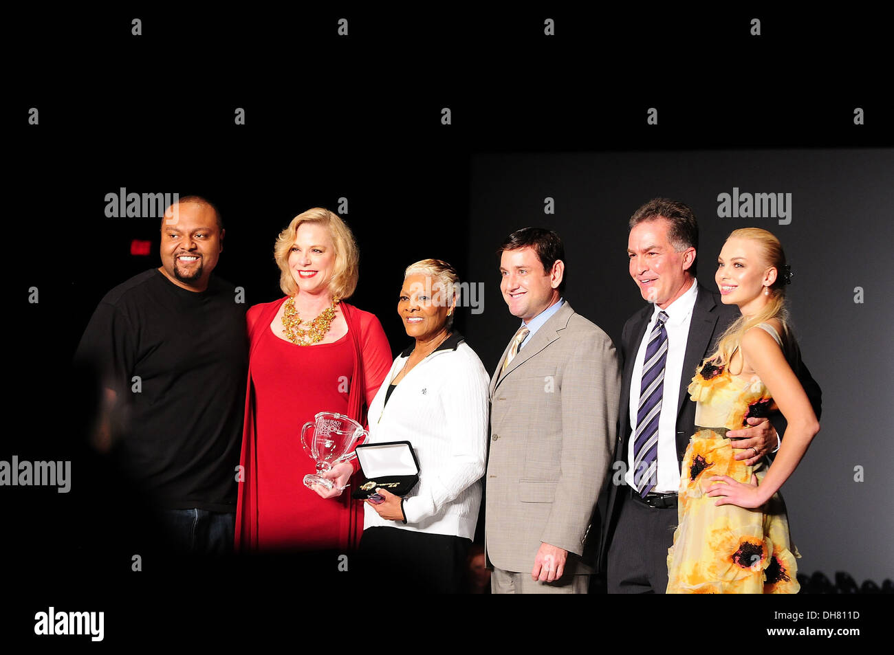 Damon Elliot Beth Sobol Dionne Warwick guests and Dasha Protsenka Miami ...