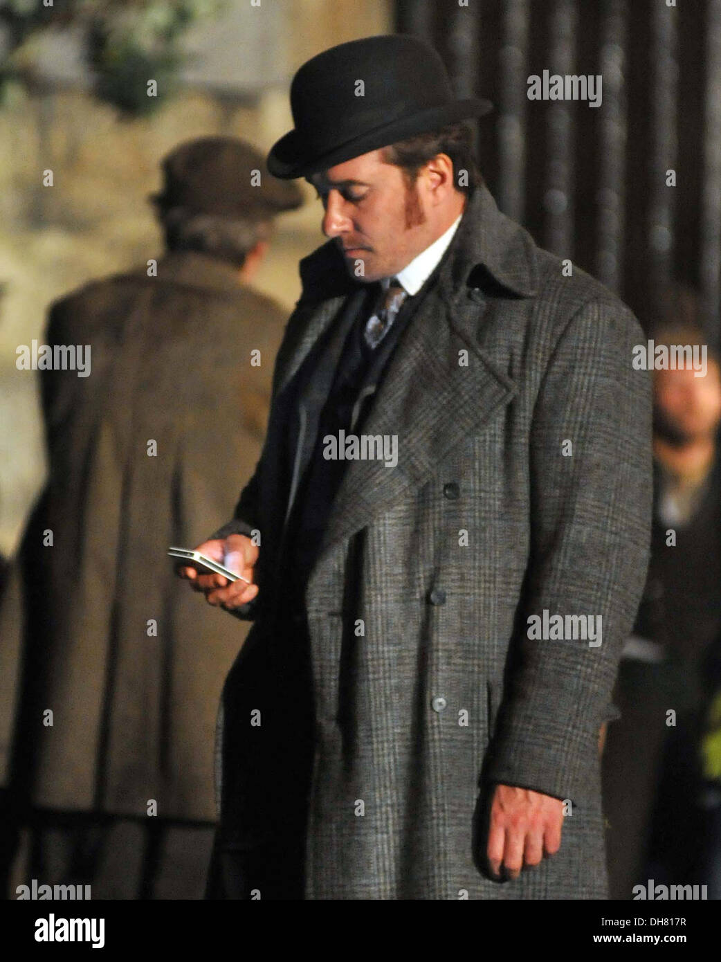 Matthew Macfadyen on his mobile phone Filming of "Ripper Street" an ...