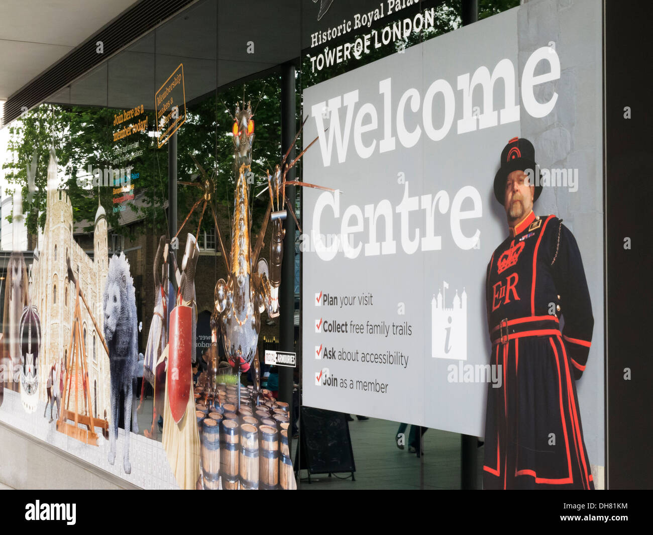 Entrance to Tower of London London Borough of Tower Hamlets London ...
