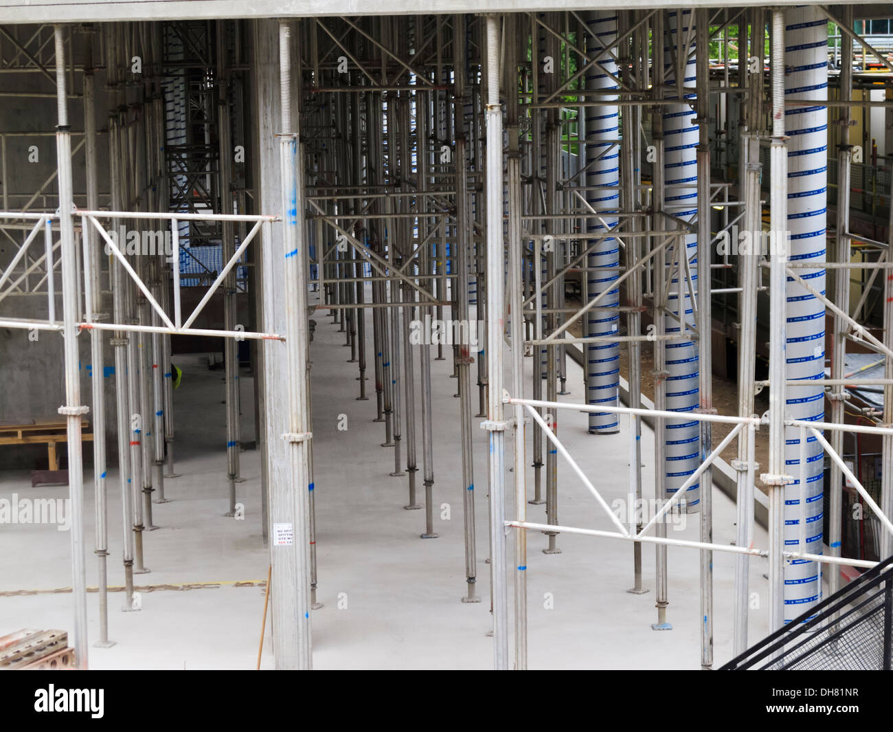 Wire scaffolding hi-res stock photography and images - Alamy