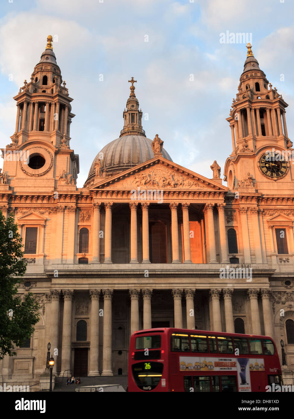 St pauls cathedral ludgate hill hi-res stock photography and images - Alamy