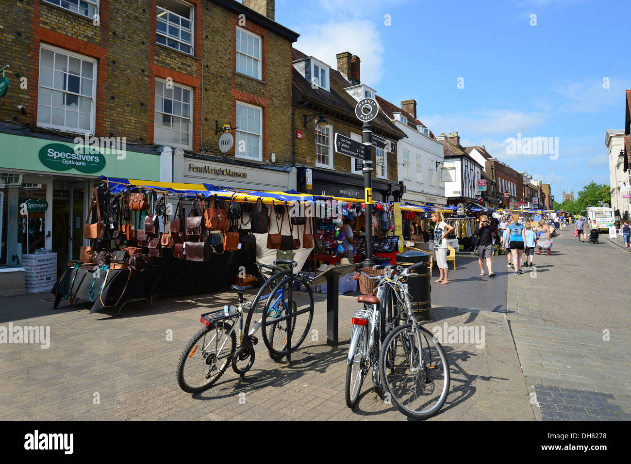 Shoppers st albans street market hi-res stock photography and images ...