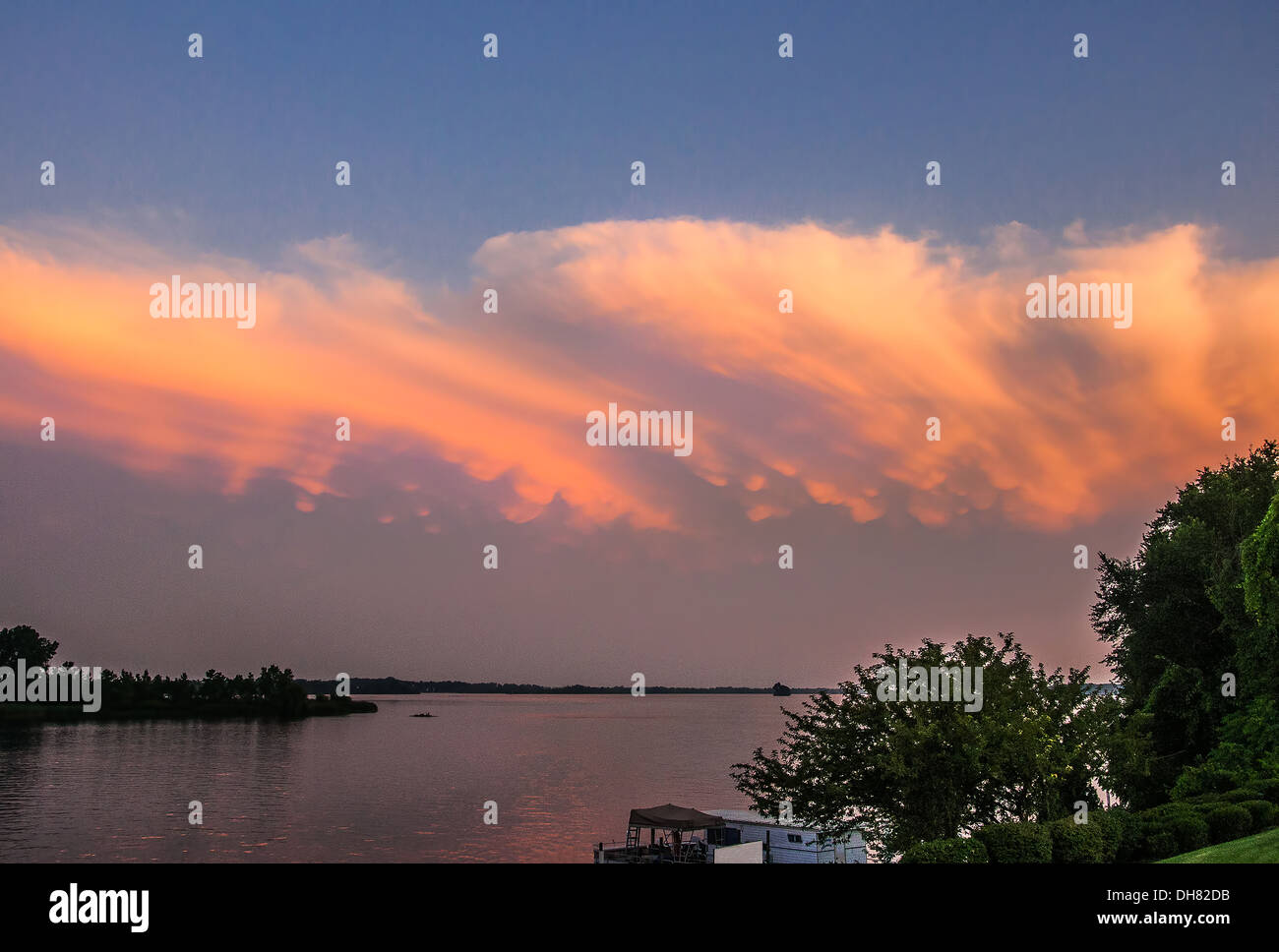 Hue of sky at dawn hi-res stock photography and images - Alamy