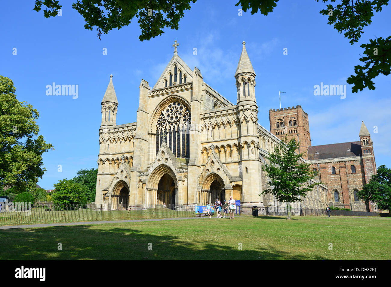 St Albans Cathedral from Vintry Garden, St.Albans, Hertfordshire ...