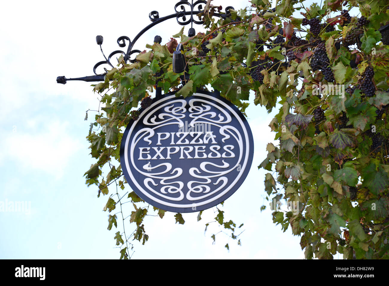 Pizza express restaurant beaconsfield hi-res stock photography and ...