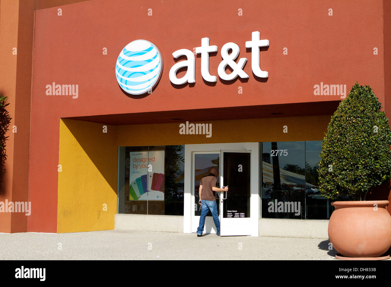 T mobile shop front hi-res stock photography and images - Alamy