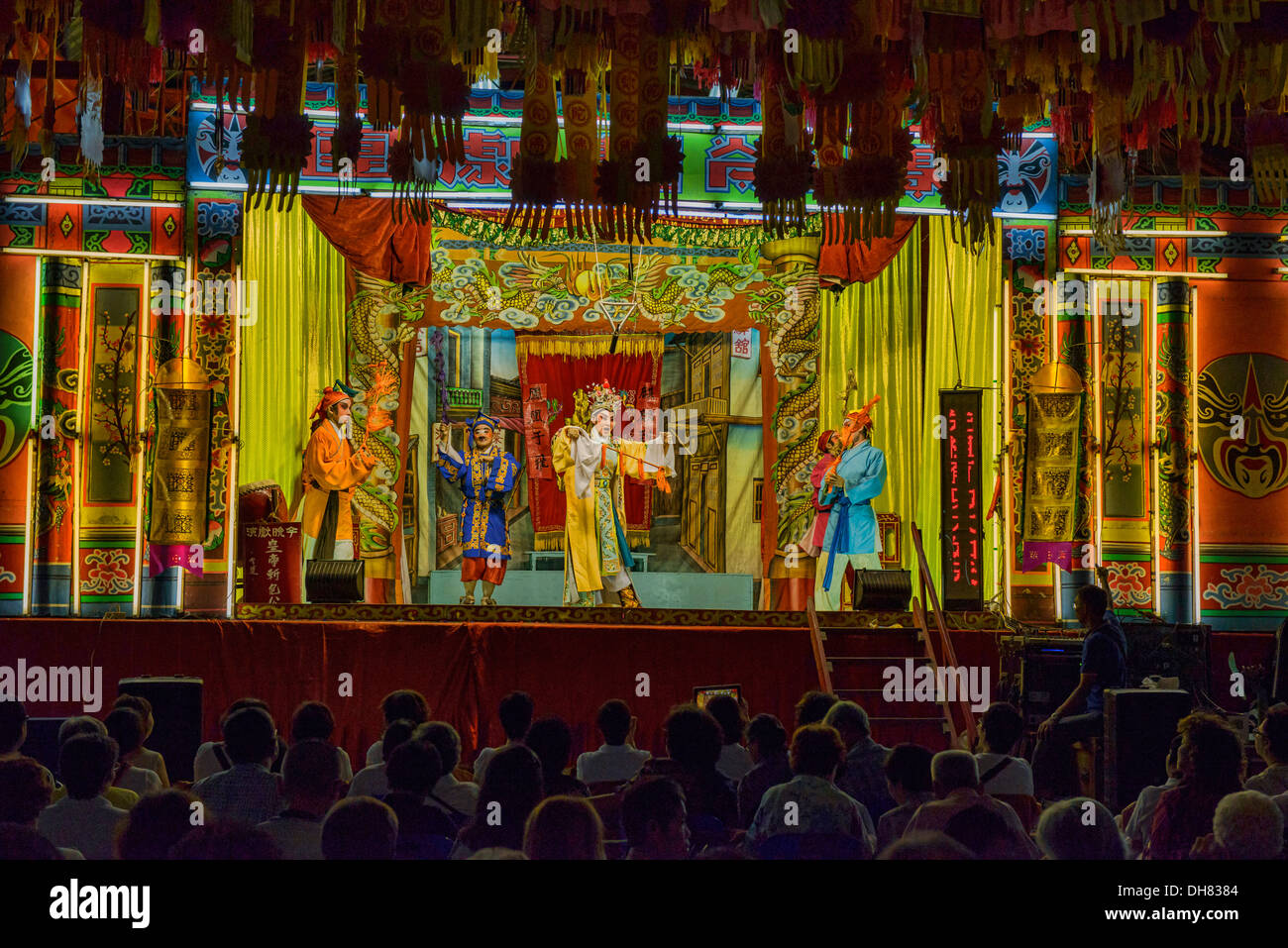 Chinese opera stage hi-res stock photography and images - Alamy