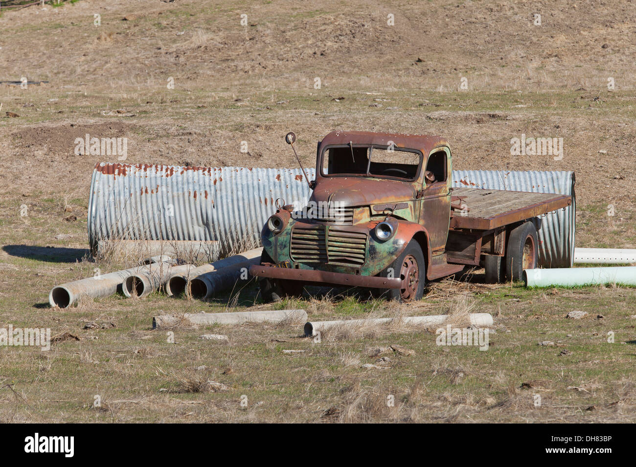Old rusty flatbed truck on farm - California USA Stock Photo - Alamy