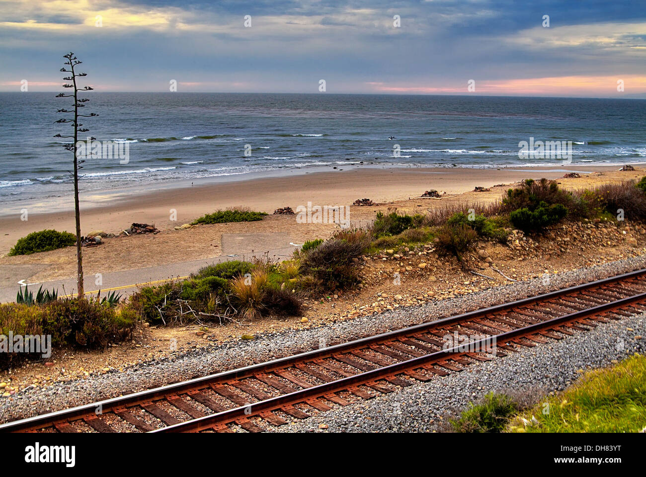 california railroad tracks ocean Stock Photo - Alamy