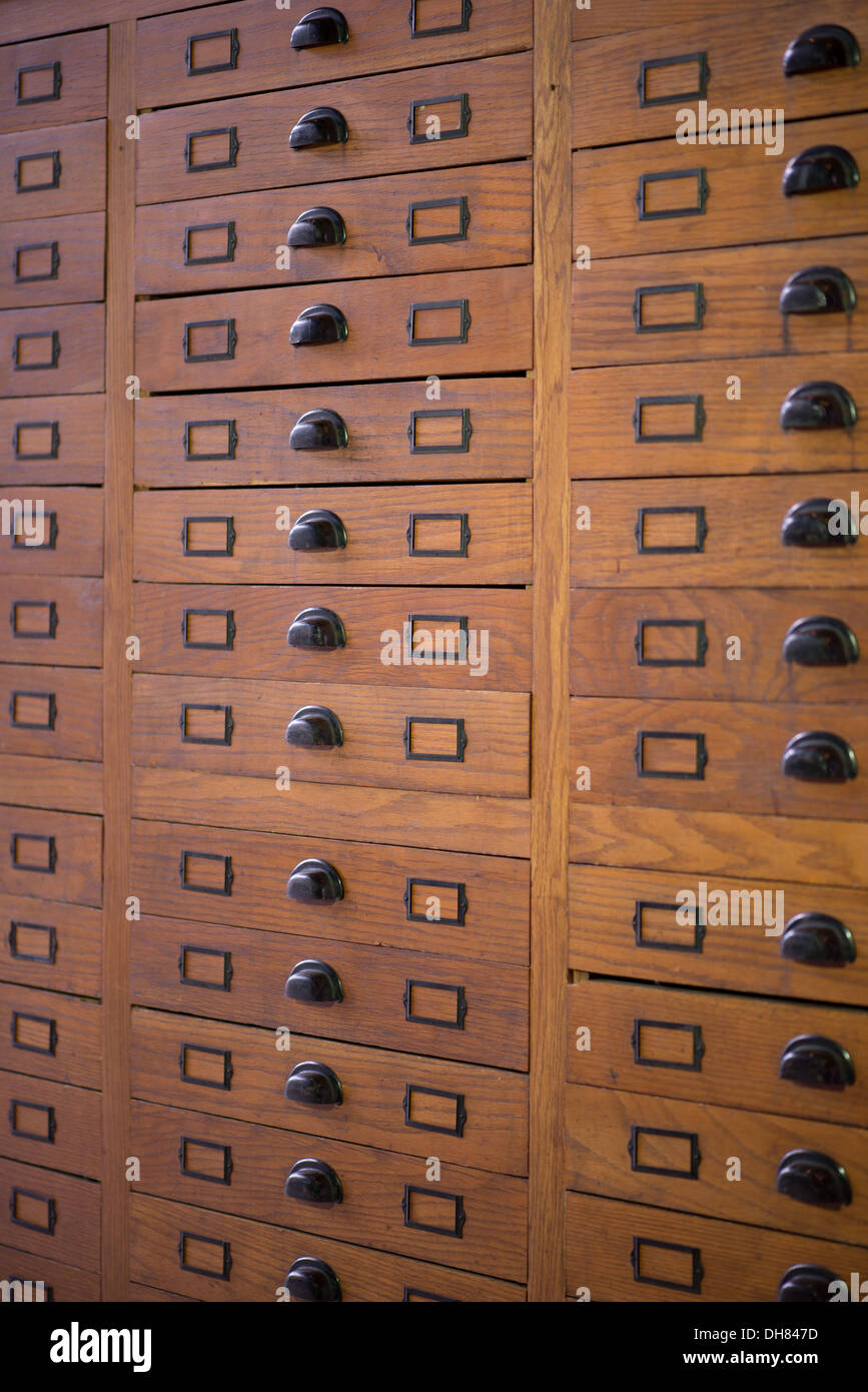 Old filing cabinets hi-res stock photography and images - Alamy