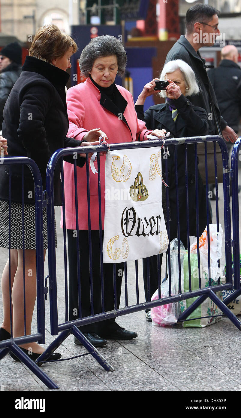 Atmosphere at Victoria Station during Queen Elizabeth II's visit during ...