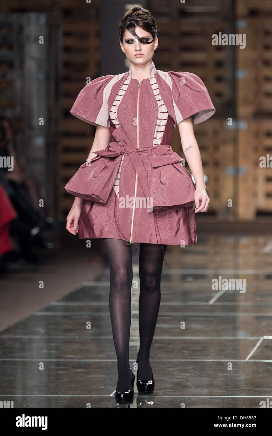 Model Portugal Fashion Week - Fall/Winter 2012 - Storytailors held at ...