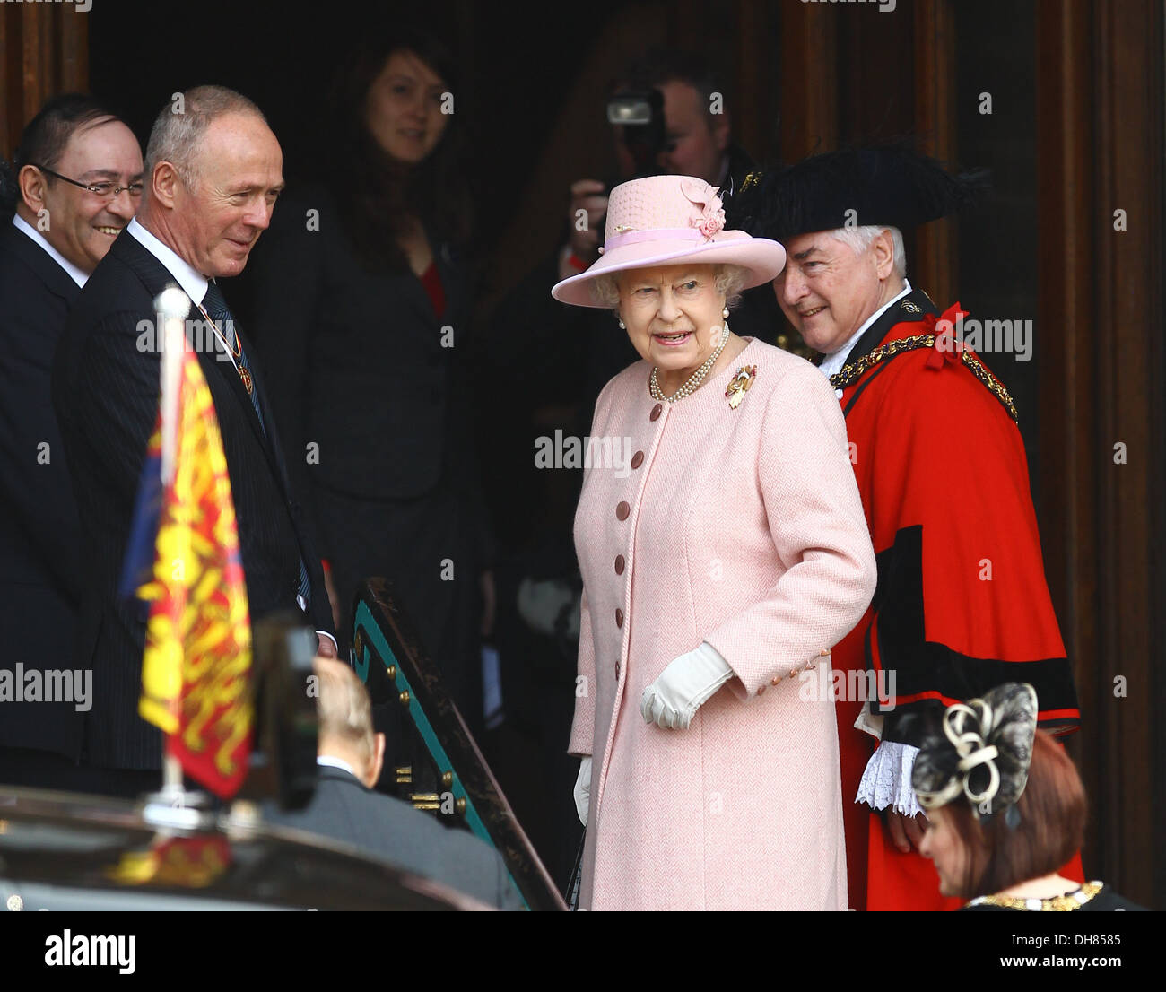 Queen Elizabeth II arrives at Manchester Town Hall Manchester, England ...