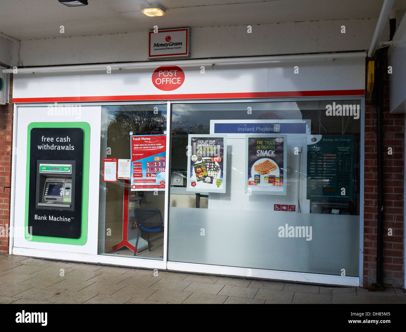 Village post office hi-res stock photography and images - Alamy