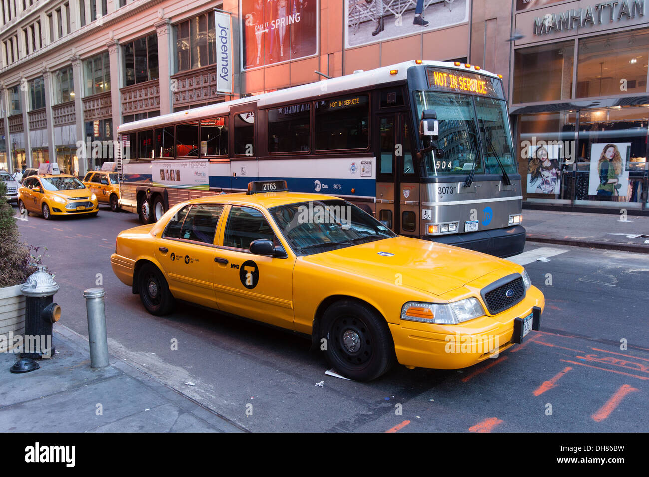 Yellow taxi cab, Manhattan, United States of America Stock Photo - Alamy