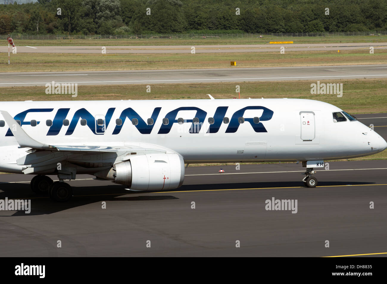 Finnair Embraer 190 airliner Stock Photo - Alamy