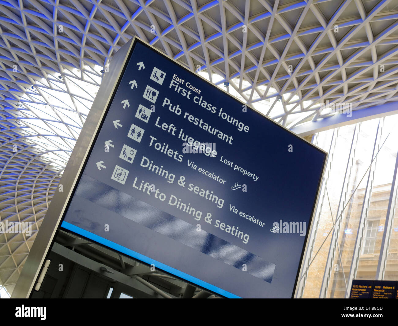 Kings cross station national rail hi-res stock photography and images ...