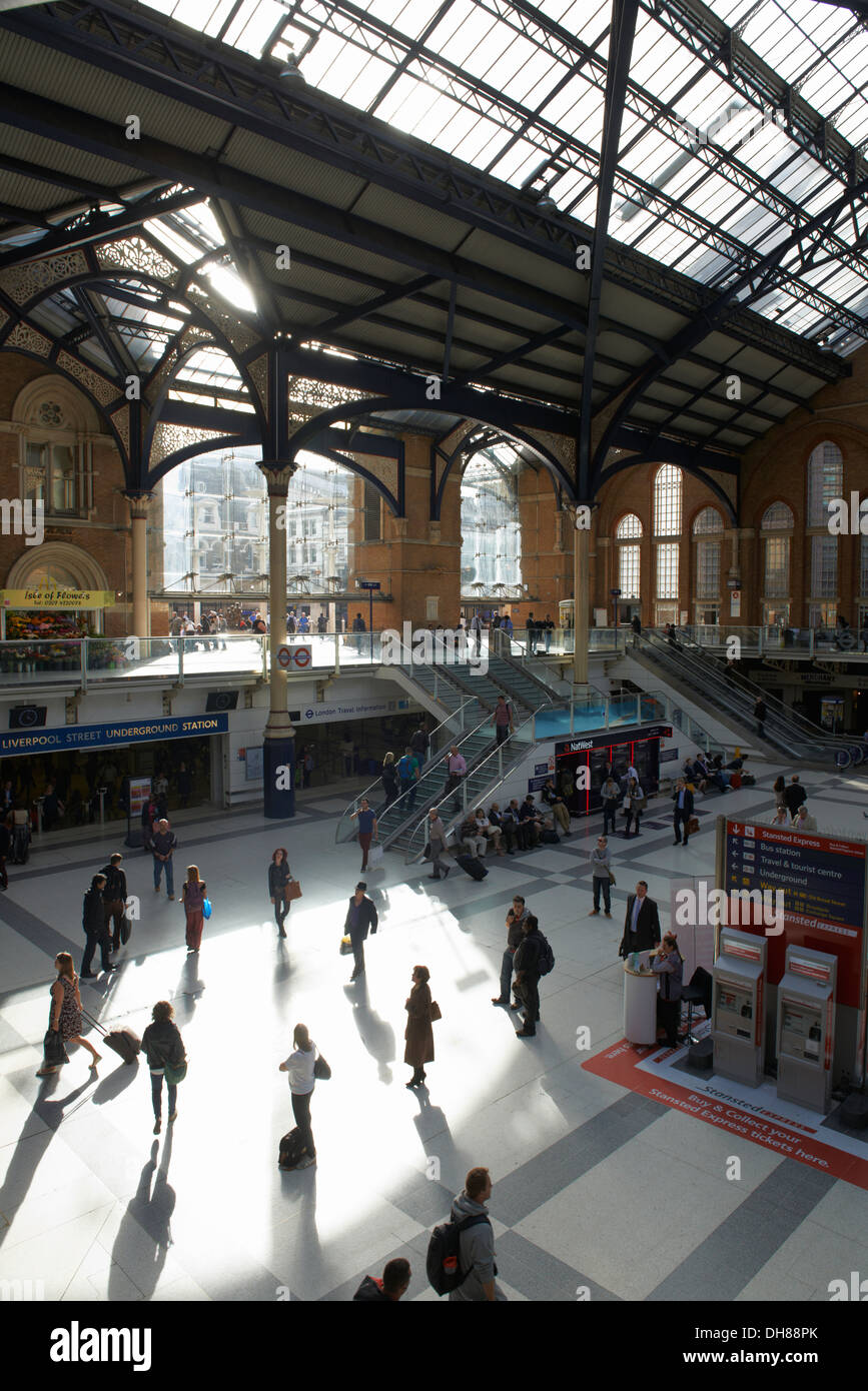 main concourse at Liverpool Street Station London Stock Photo - Alamy