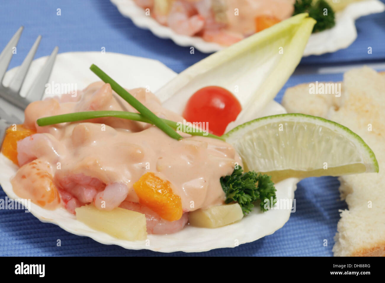 Shrimp cocktail, in a scallop, toast, butter Stock Photo - Alamy